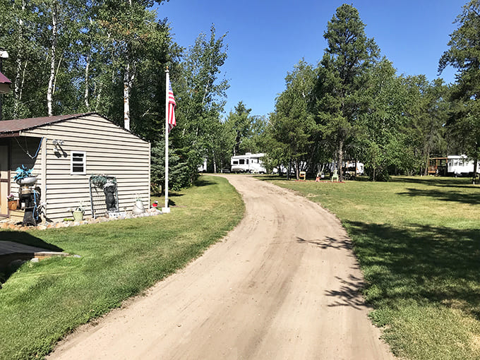 Beste's Sandy Pines Campground: Campers find their happy place among towering pines and friendly neighbors.
