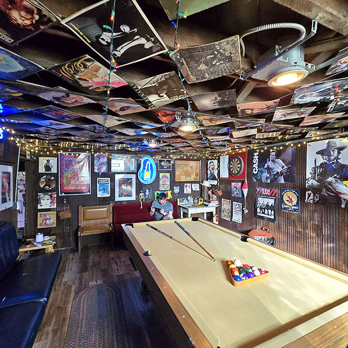 Pool table, vintage posters, and enough personality to fill three regular barns: this is where friendly competition meets groovy vibes.