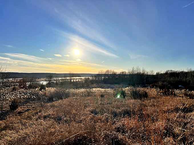 As day surrenders to dusk, Buffalo Rock offers front-row seats to nature's nightly light show across the Illinois River valley.