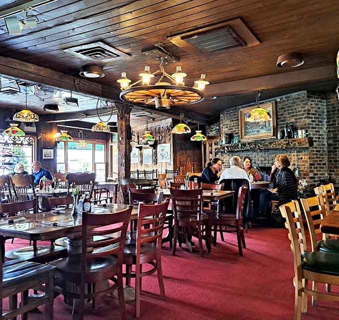 Red chairs, checkered floors, and the buzz of conversation &ndash; the dining area feels like a movie set where the food is the real star.