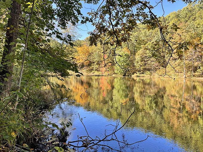 Matthiessen Lake reflects the sky: This serene body of water offers a completely different ecosystem within the park's diverse landscape.