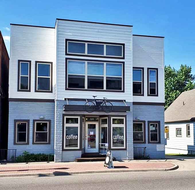 Velodrome Coffee Company pedals perfect brews in a space that feels more like a community living room than a caf&eacute;.