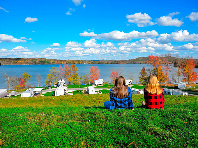Lakeside living at its finest &ndash; where fellow travelers become temporary neighbors in this waterfront community.