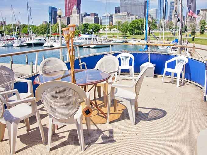 The upper deck offers unobstructed views of Chicago's magnificent skyline &ndash; a front-row seat to urban beauty with island comfort.