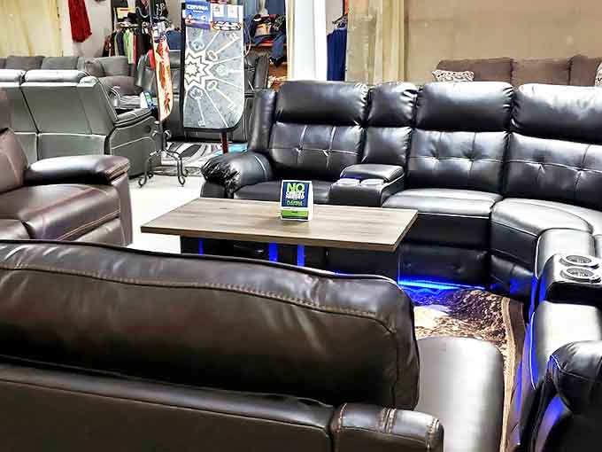 Modern comfort meets movie night potential in this leather sofa showcase, where cup holders and ambient lighting elevate the ordinary living room.