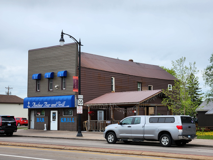 anchor bar & grill 9