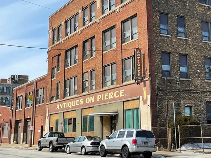 antiques on pierce (milwaukee)