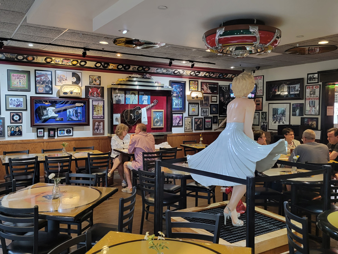 augustino's rock and roll deli and grill 4