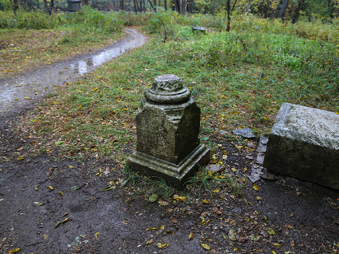 bachelor's grove cemetery 2