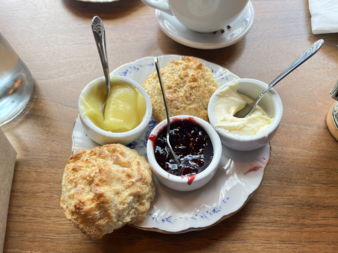 bear & dragon cafe 4