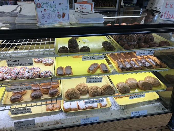 Bill&rsquo;s Donut Shop 6