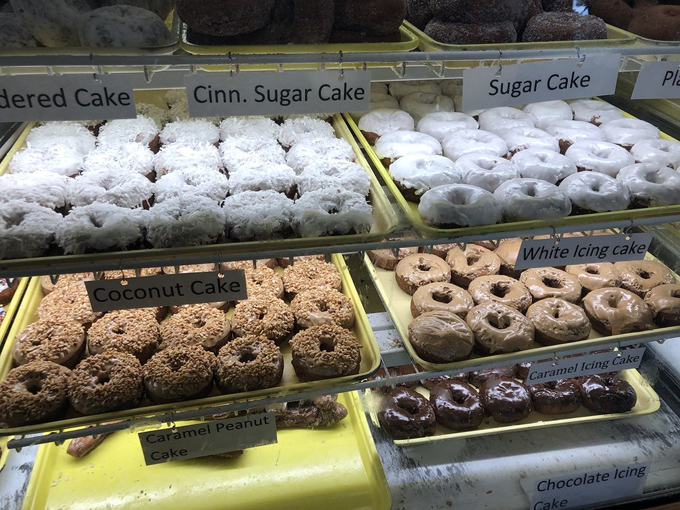 Bill&rsquo;s Donut Shop 8