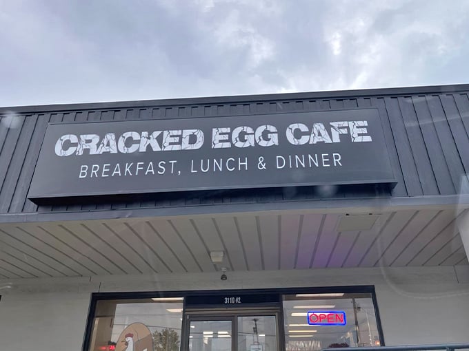 cracked egg cafe 1