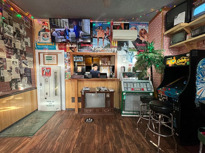 don's tv & repair speakeasy 8