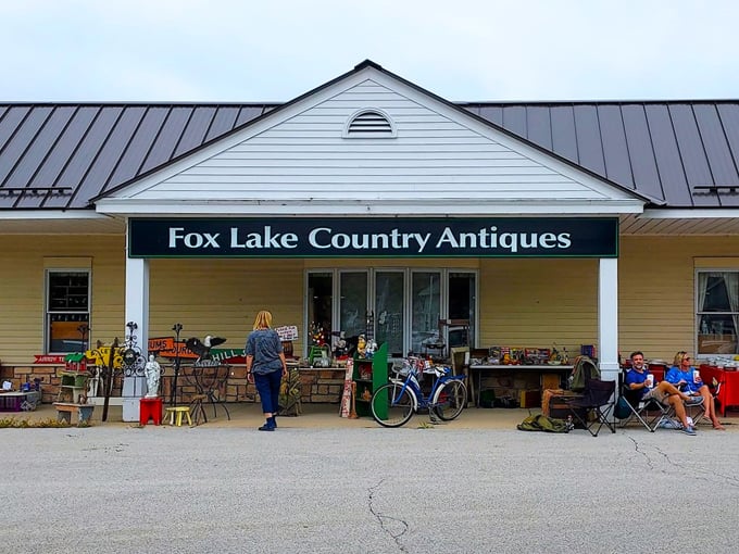 fox lake country antique mall (oconomowoc)