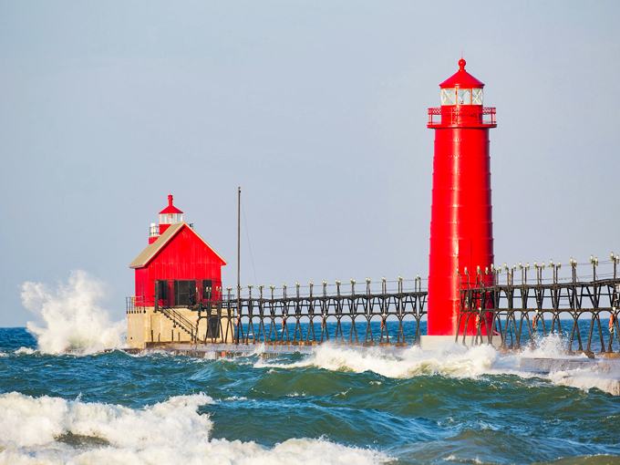 grand haven south pierhead outer lighthouse (grand haven) 1