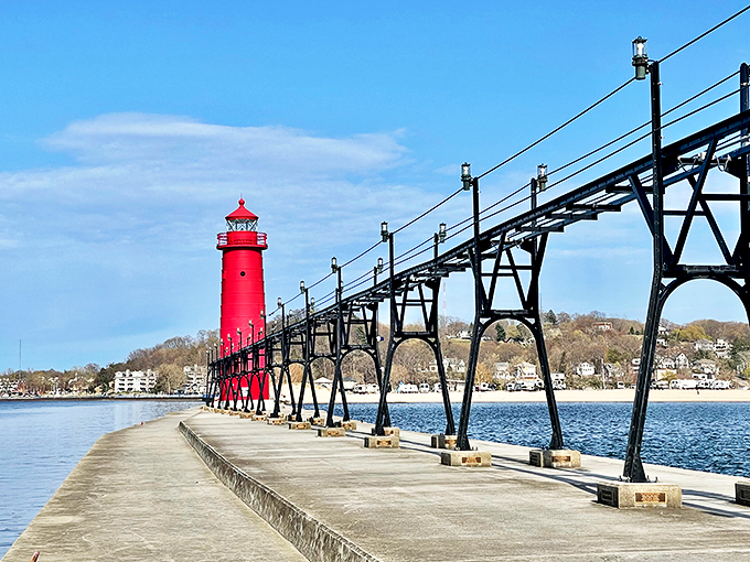 grand haven south pierhead outer lighthouse (grand haven) 2