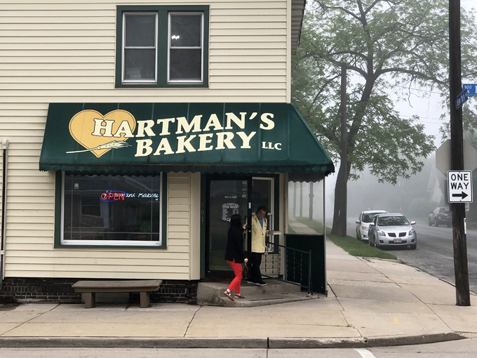 hartman's bakery manitowoc (manitowoc)