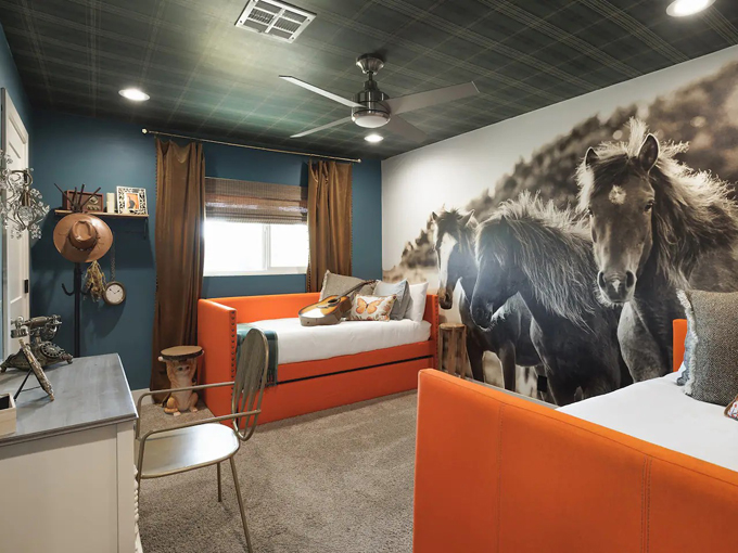 lavender haze playce, erazona 8