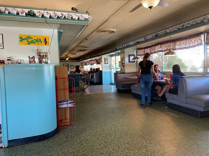 mel's diner 1747 grand ave, phoenix, az 85007, united states 5