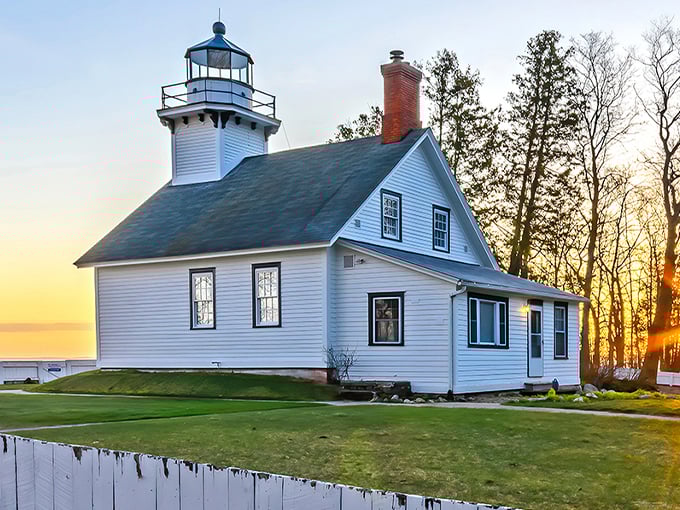 mission point lighthouse 1