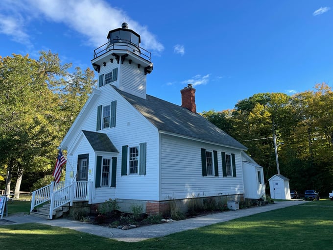 mission point lighthouse 3