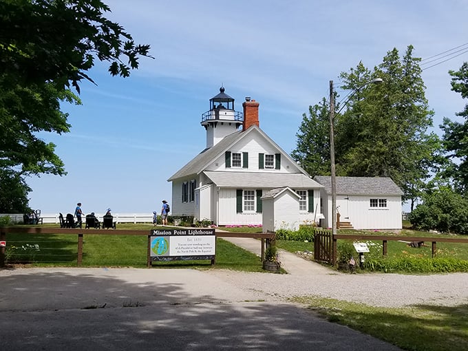 mission point lighthouse 5