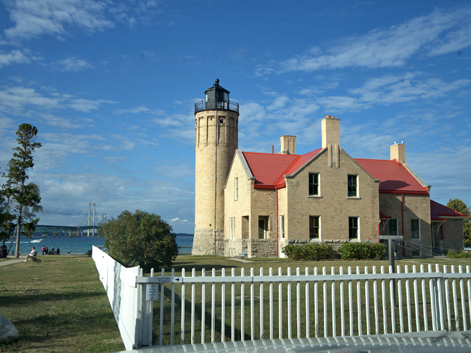 old mackinac point lighthouse (mackinaw city)