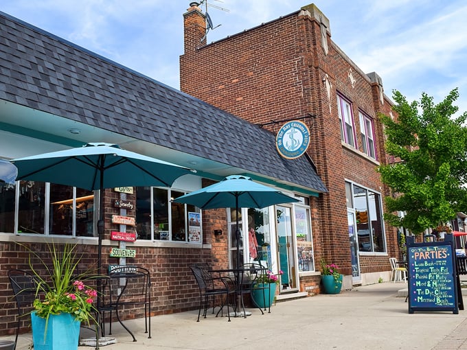 on the bay boutique, bar & cafe 1