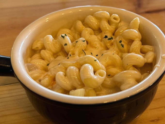 on the bay boutique, bar & cafe 5