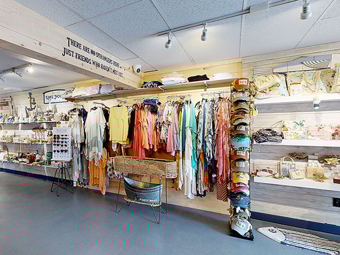 on the bay boutique, bar & cafe 8