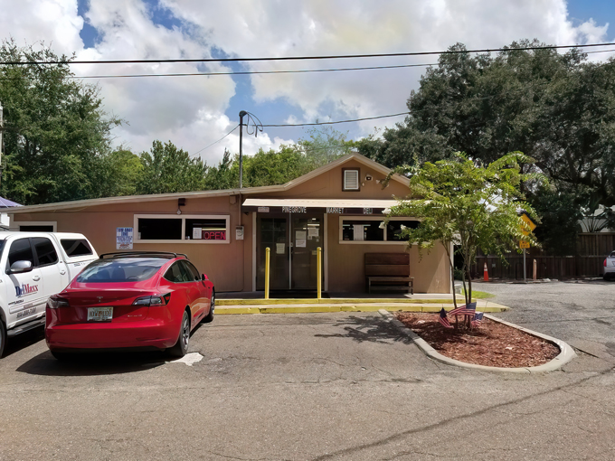 pinegrove market and deli 1