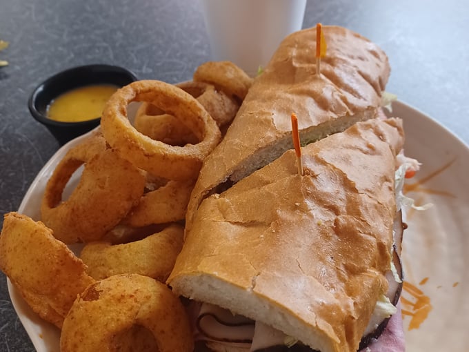 pinegrove market and deli 3