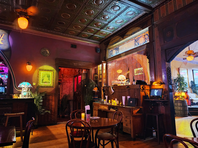 Shaker's Cigar Bar 3