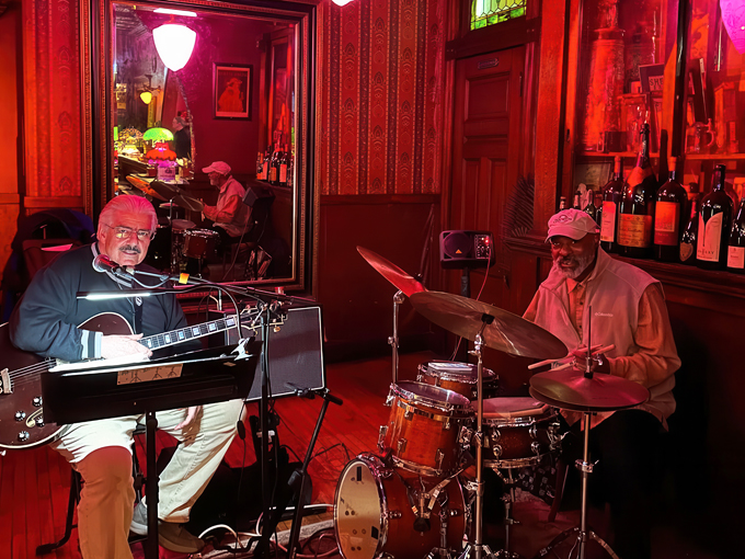 Shaker's Cigar Bar 8