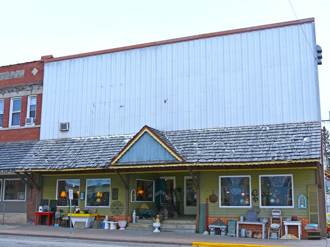 treasures on main resale & antique mall (westby)