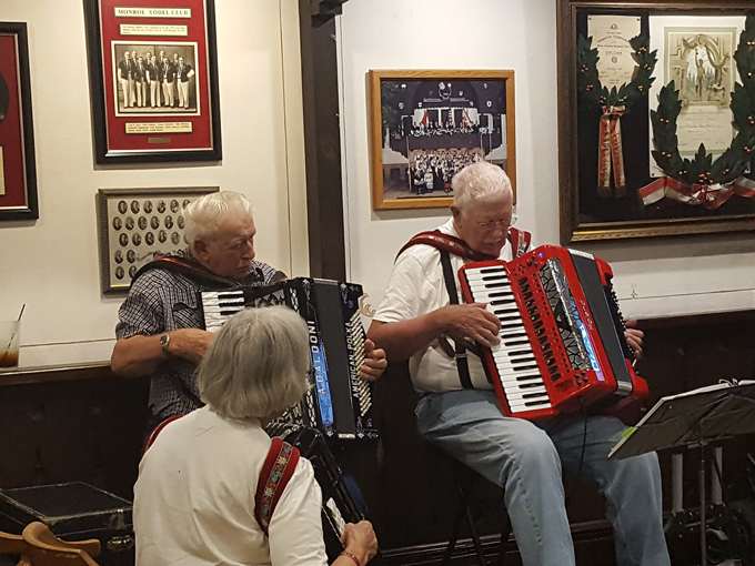 turner hall ratskeller restaurant 9