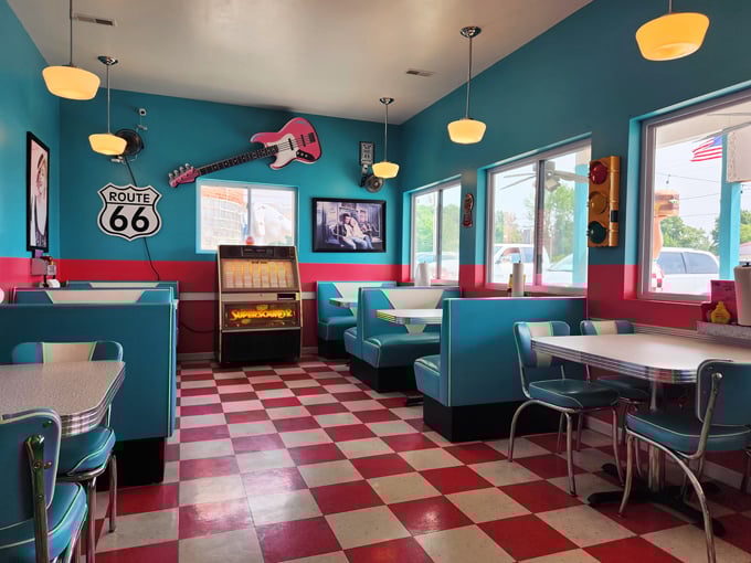 twistee treat diner at the pink elephant 2