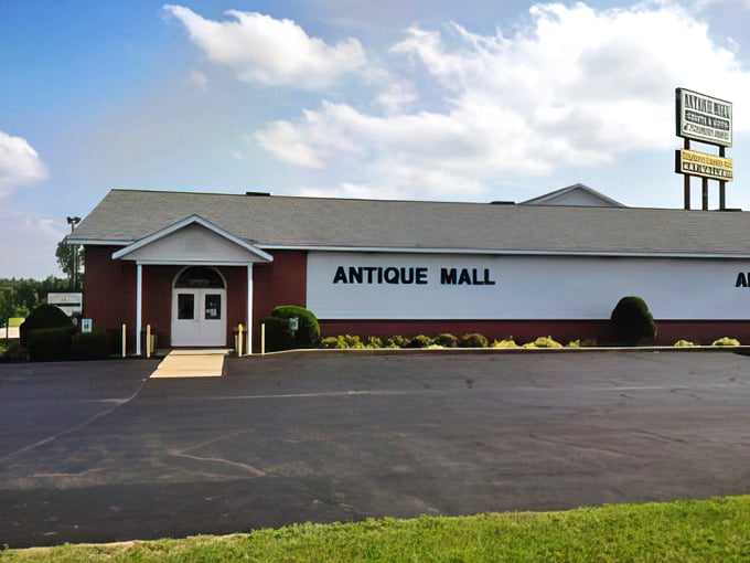 wildes art gallery at antique mall of tomah 9