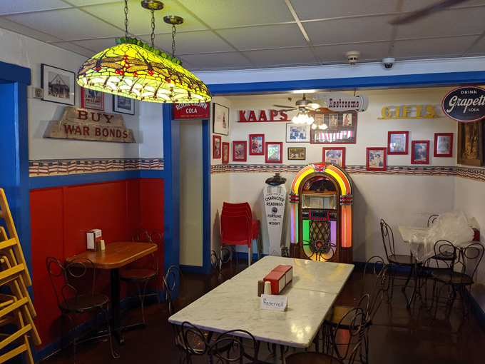 Wilson's Restaurant & Ice Cream Parlor 8