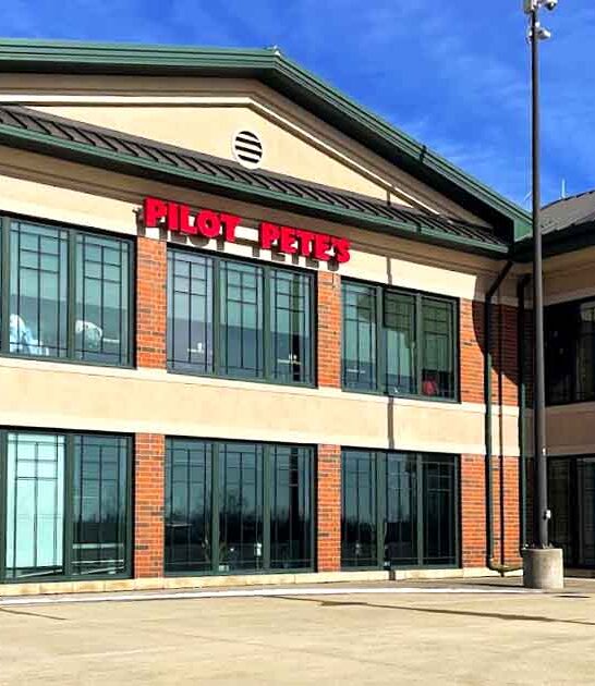 aviation themed illinois restaurant ftr