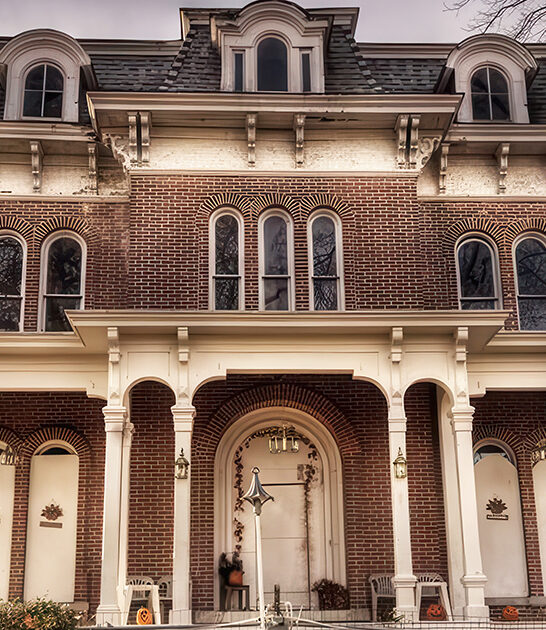 haunted historic mansion illinois ftr