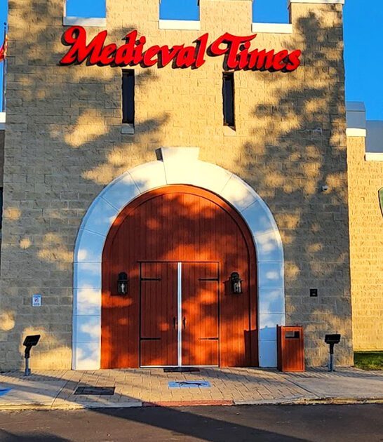 illinois medieval themed restaurant ftr