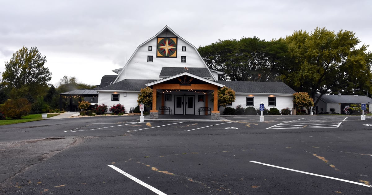 The One-Of-A-Kind Restaurant In Illinois Where You Can Dine Inside An ...