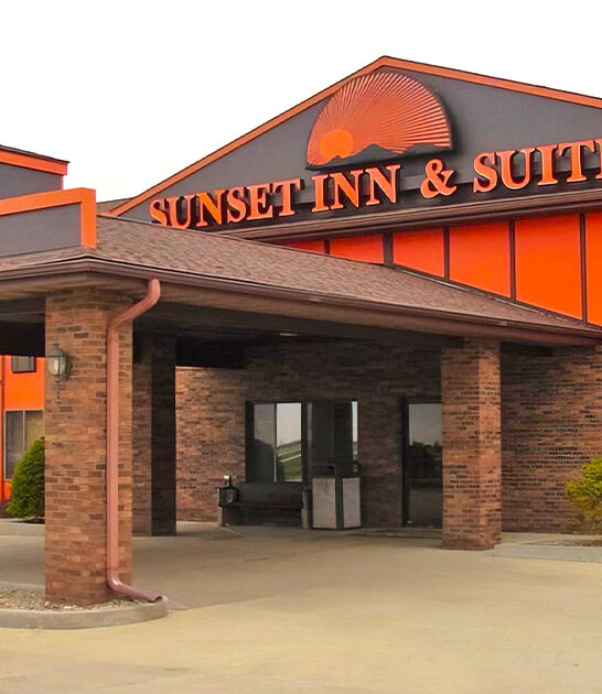 illinois rainforest cave hotel ftr