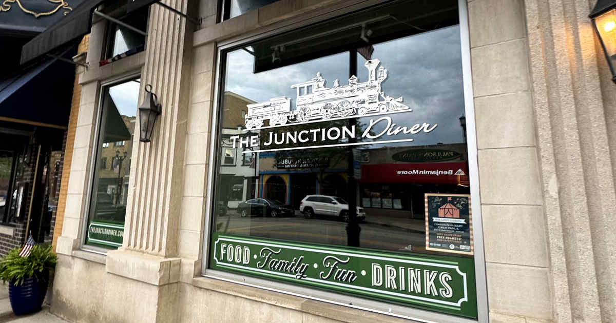 The Train-Themed Diner In Illinois That Will Take You On A Nostalgic ...