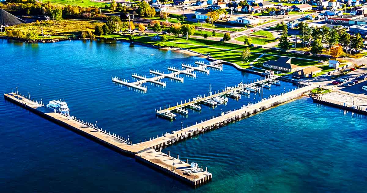 This Lakeside Town In Michigan Hides One Of America’s Most Spectacular ...