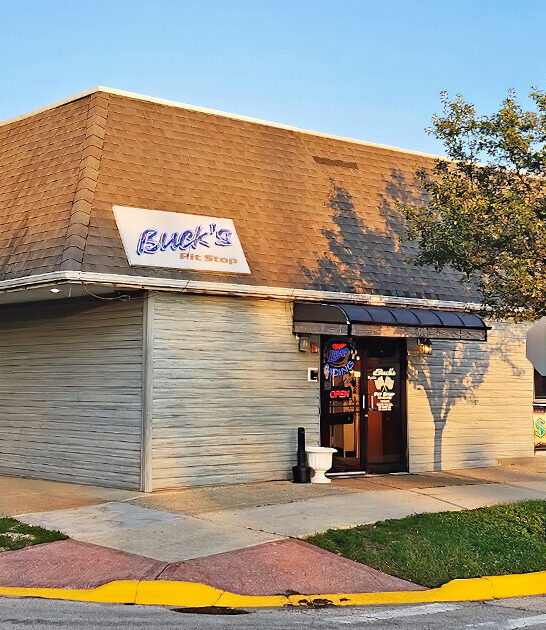 nascar themed restaurant illinois ftr