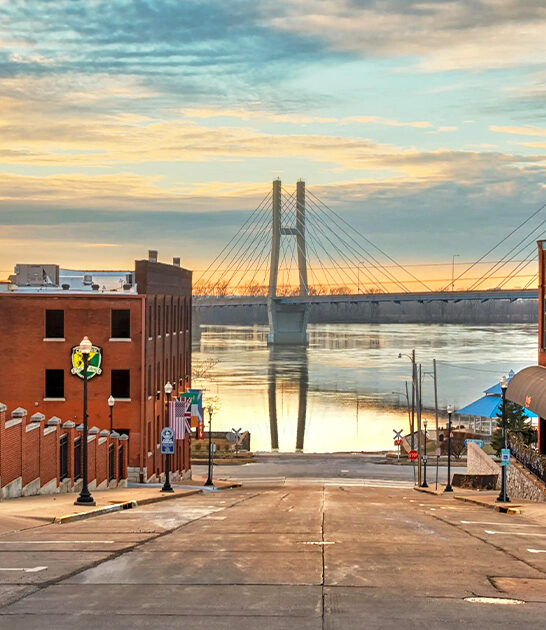 postcard worthy town illinois ftr