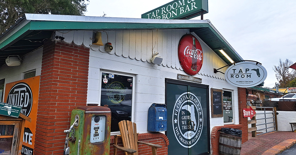 This Small-Town Restaurant In Florida Has Cinnamon Rolls Known ...